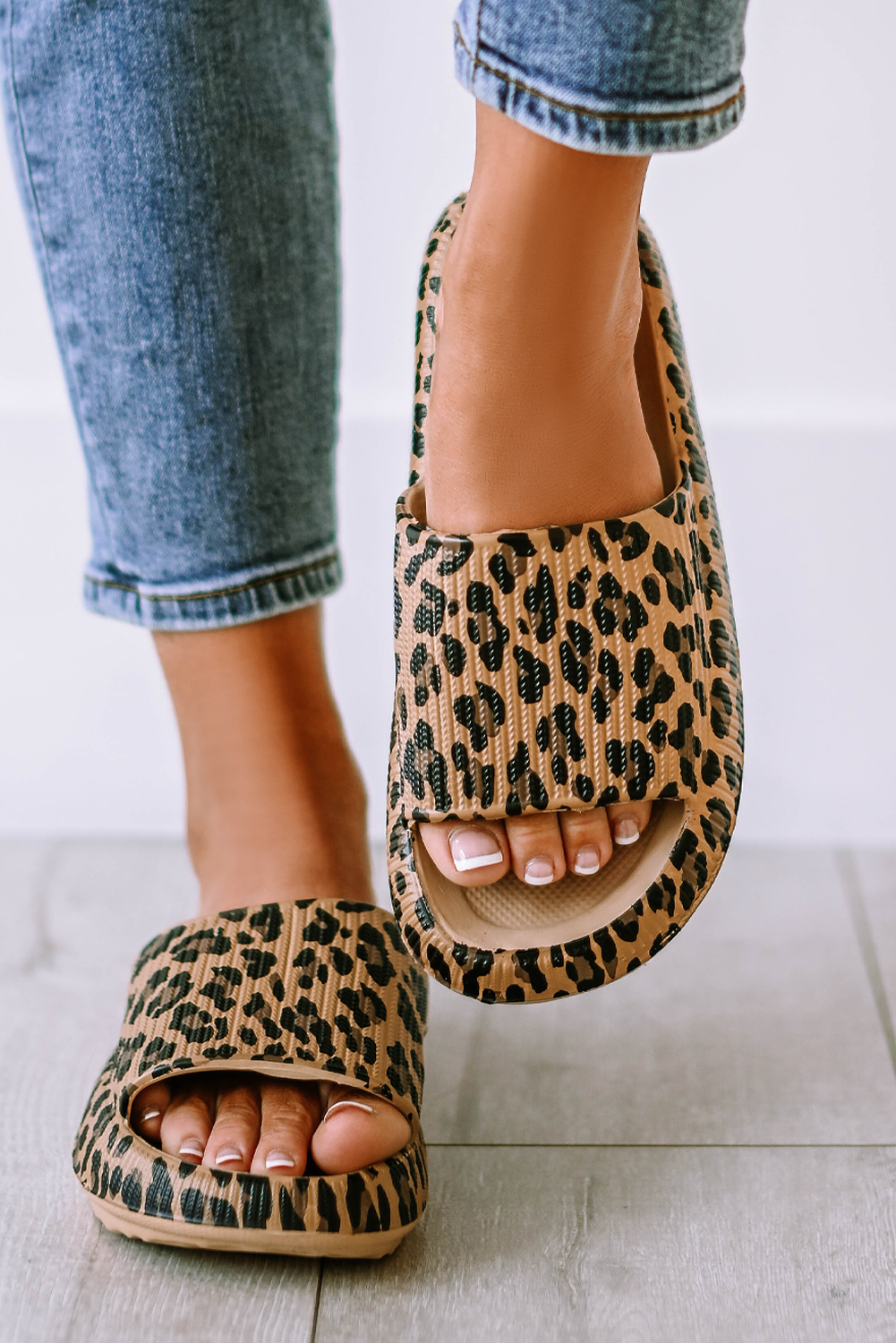 US$ 5.09 Drop-shipping Leopard Print Thick Sole Slip On Slippers for Women